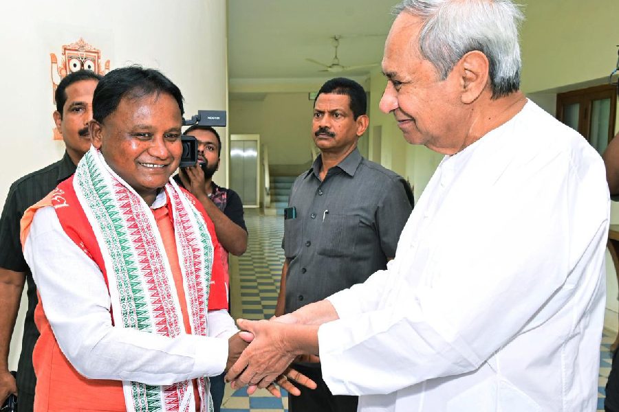 Odisha CM Majhi and Ex-CM Patnaik Spar Over State Budget