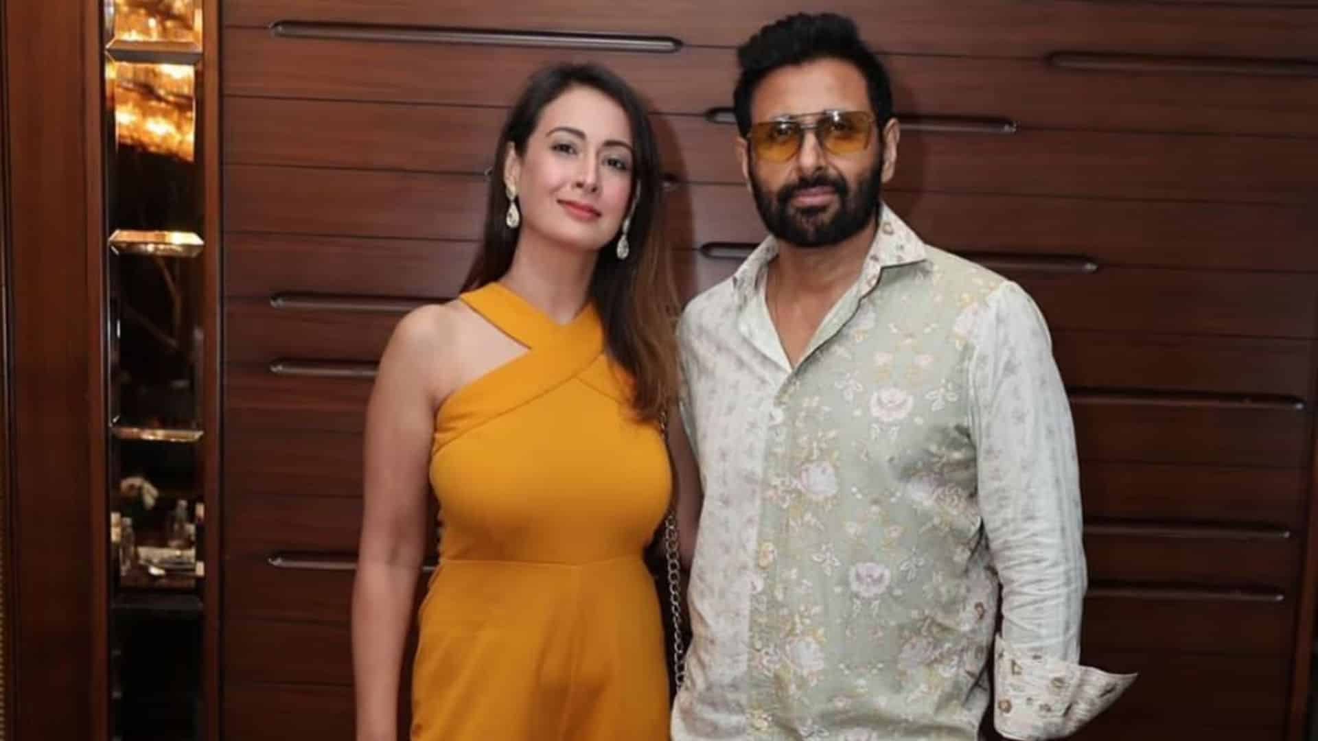 Bollywood Actor Parvin Dabas Admitted to ICU After Car Accident "Parvin ...